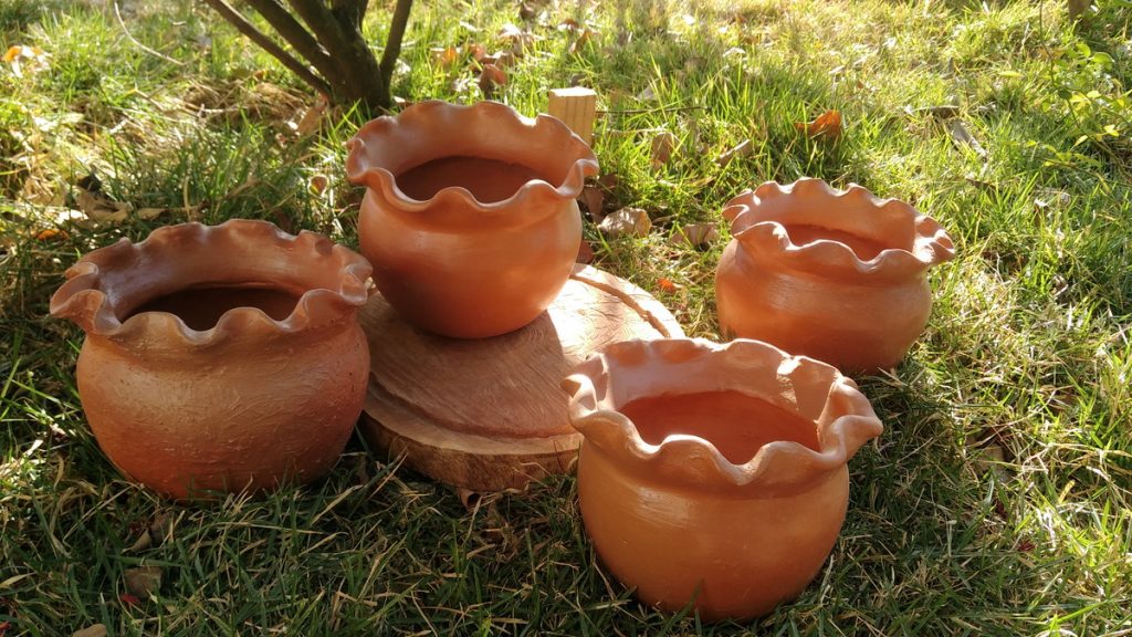 Decorações com Vasos de Barro - Casa Pré-Fabricada